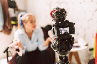 When We Move From the Therapy Room to Social Media | Psychology Today