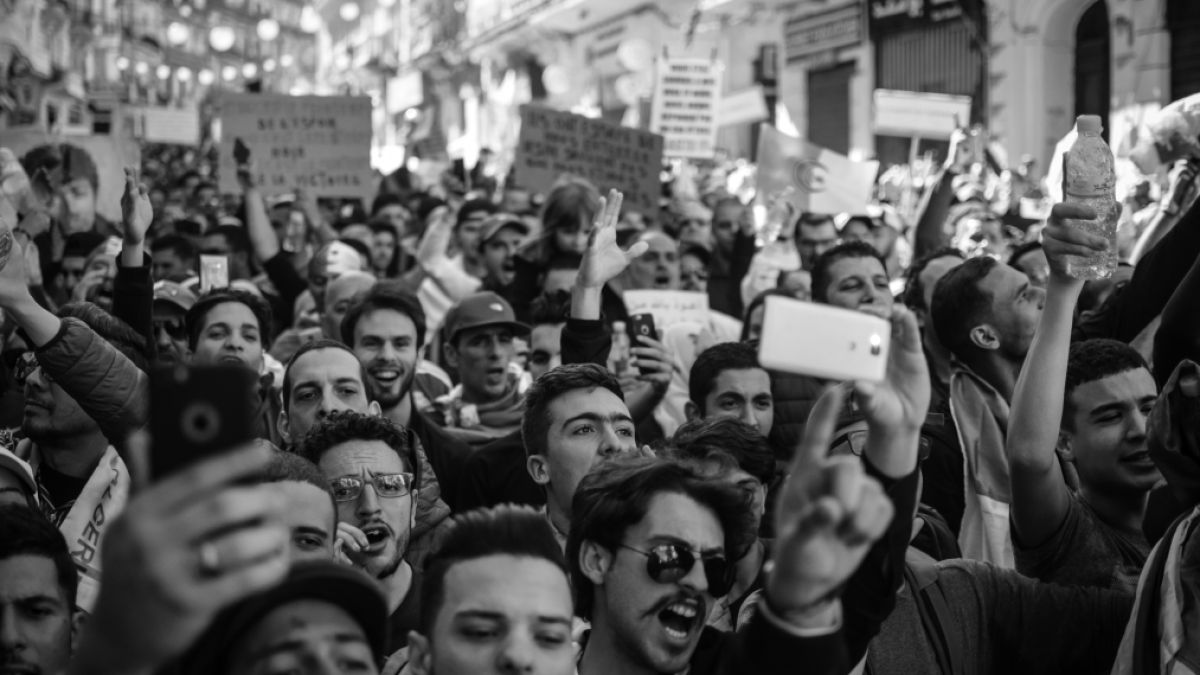 what is crowd mentality