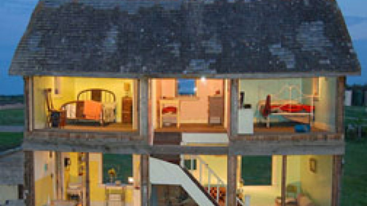 doll house description