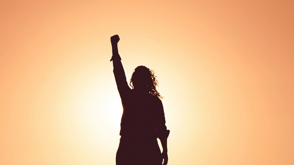 how to be a strong powerful woman