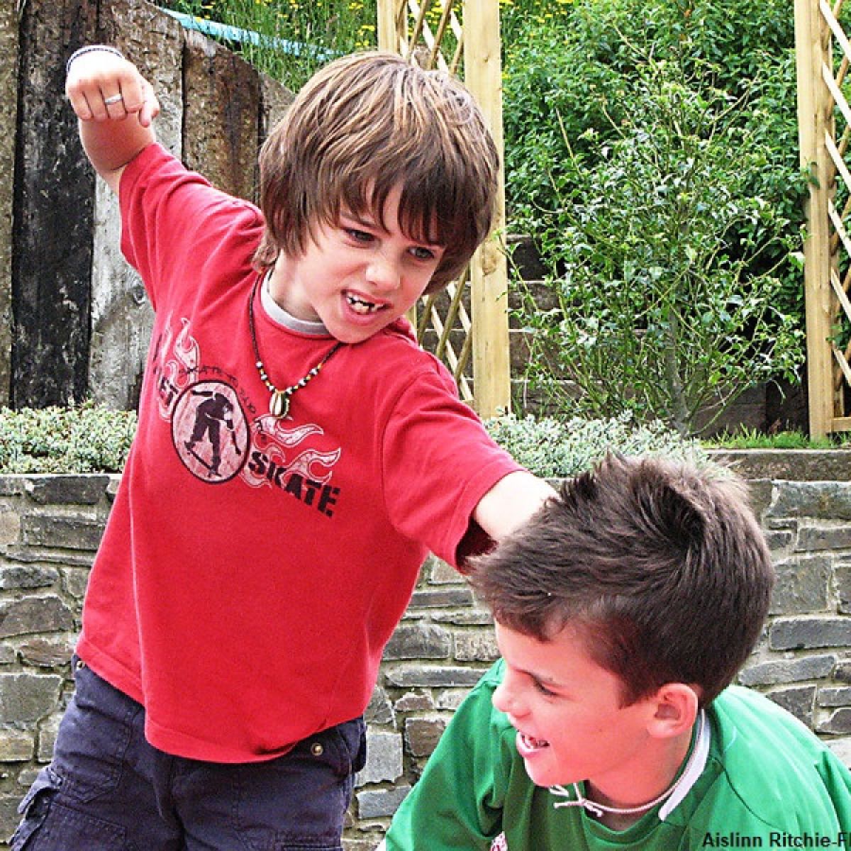 backstabbing siblings