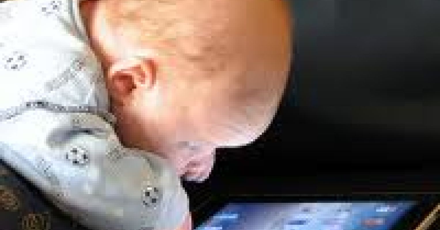 Is it Okay to Let Your Toddler Play with the iPad? | Psychology Today