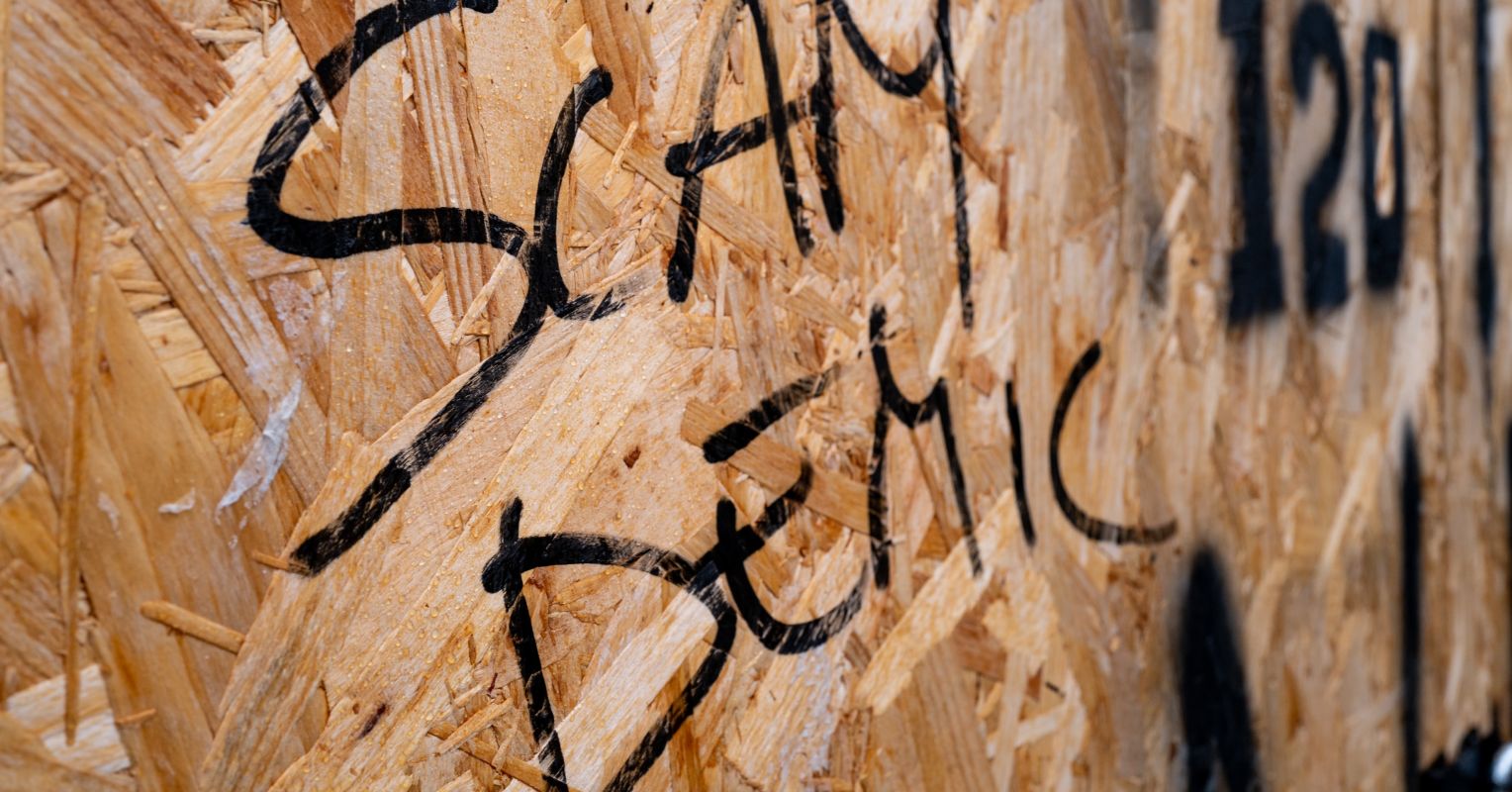 Cuando la suspicacia hacia los demás se torna al grupo interno ...