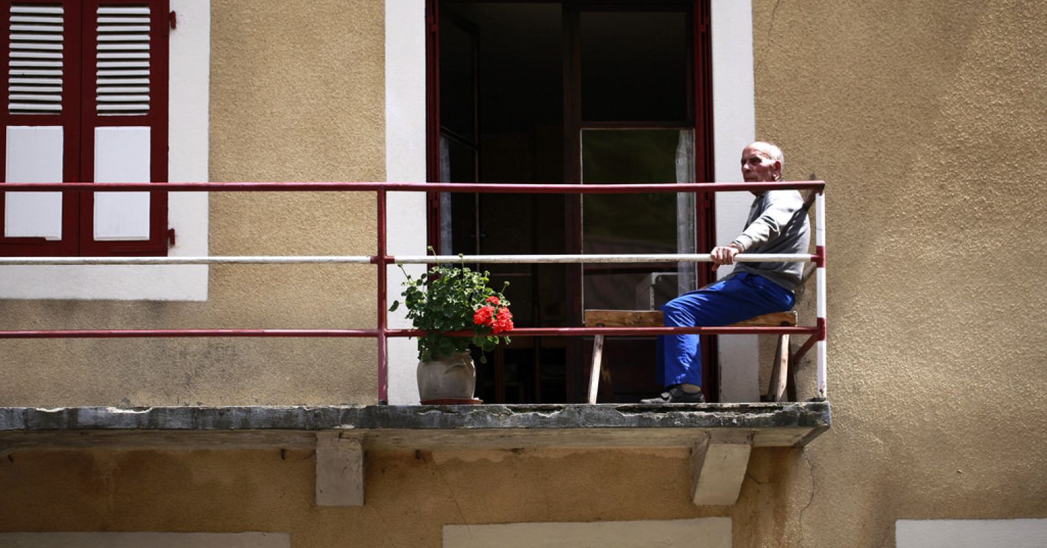 Individualism Goes Global: More Live Alone, Value Friends | Psychology ...