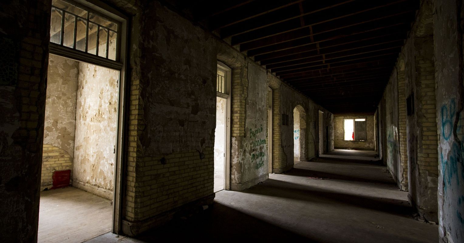 Dark Places—Our History of Asylum Tourism | Psychology Today Australia