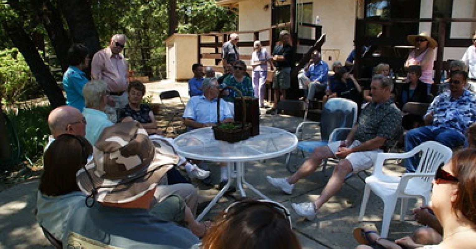 Friends Over Family? | Psychology Today