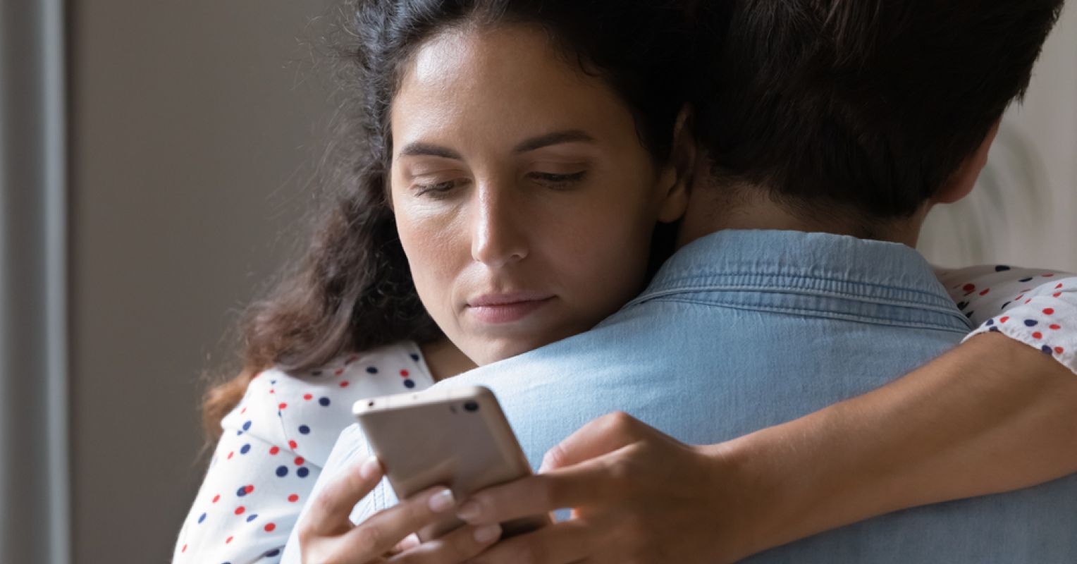4 Signs That a Relationship Could Be at Risk for Infidelity ...