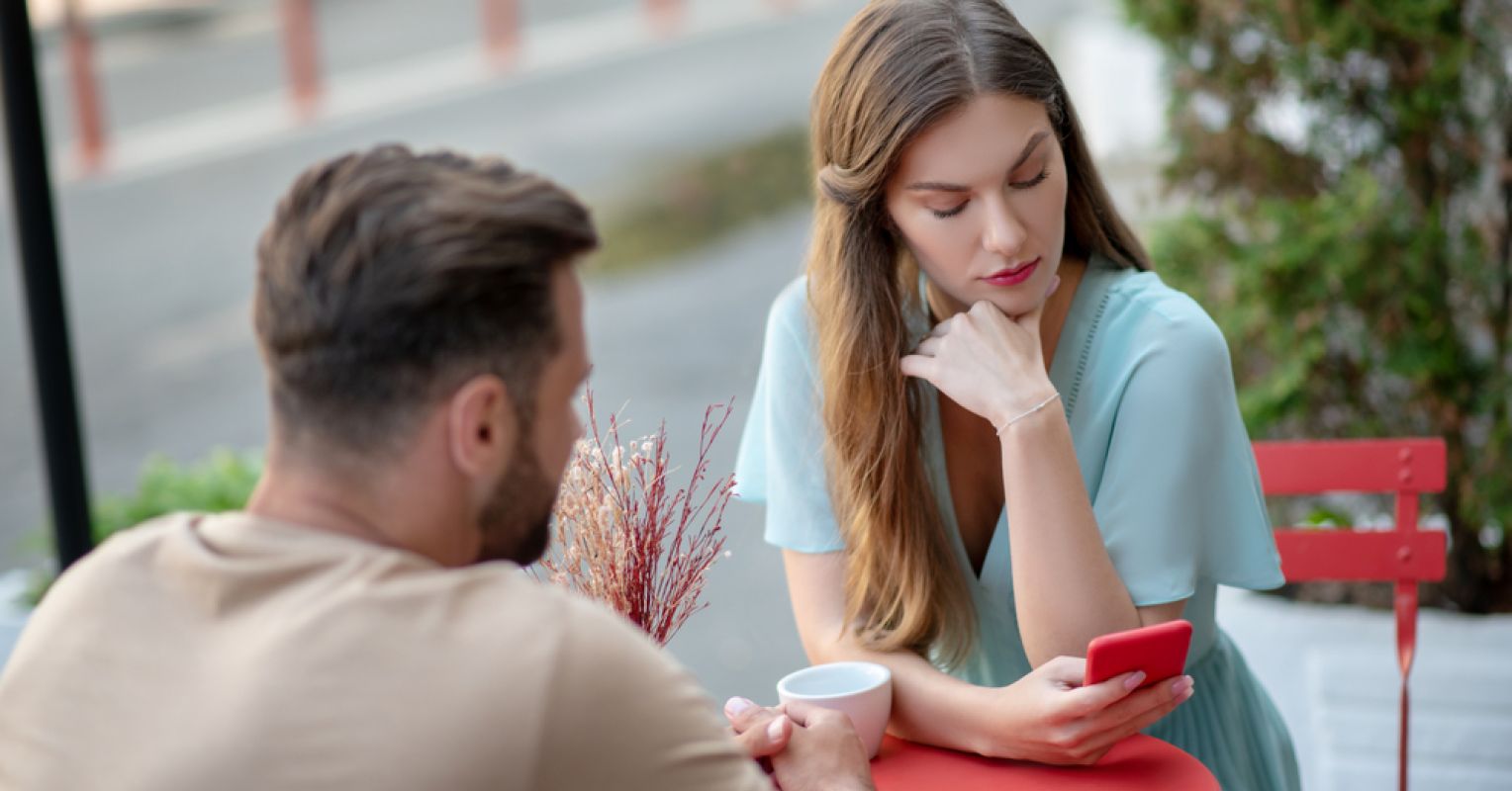 Why We Ignore Our Partners to Check Our Phones | Psychology Today