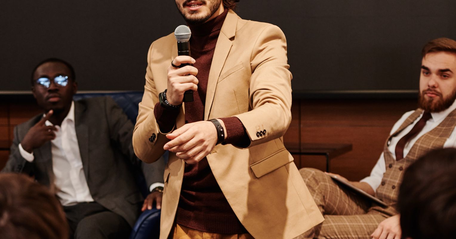 Do Men Hog the Microphone at Q&A Sessions? | Psychology Today
