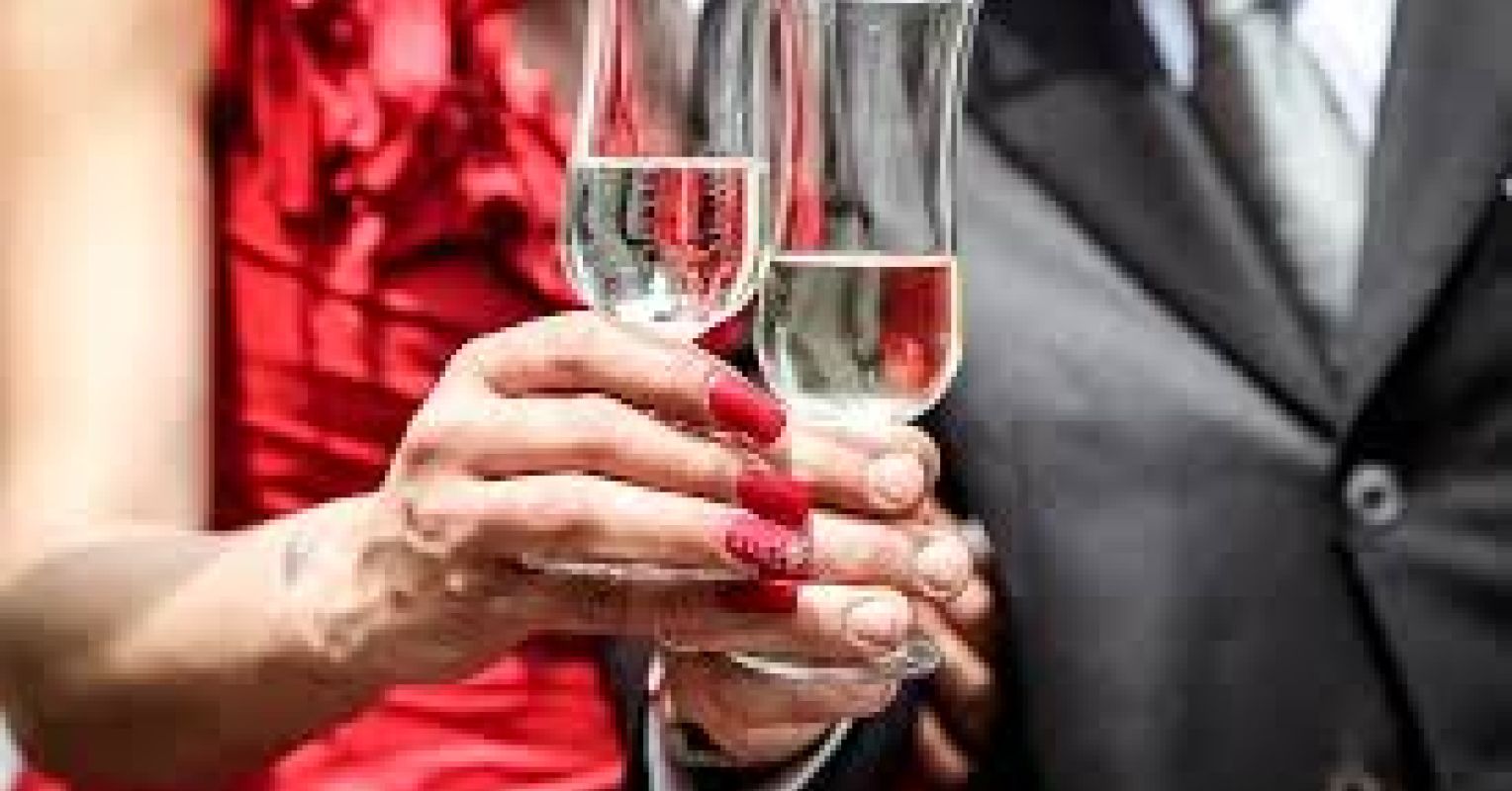 Why People Look Better After the Bar Announces “Last Call” | Psychology ...