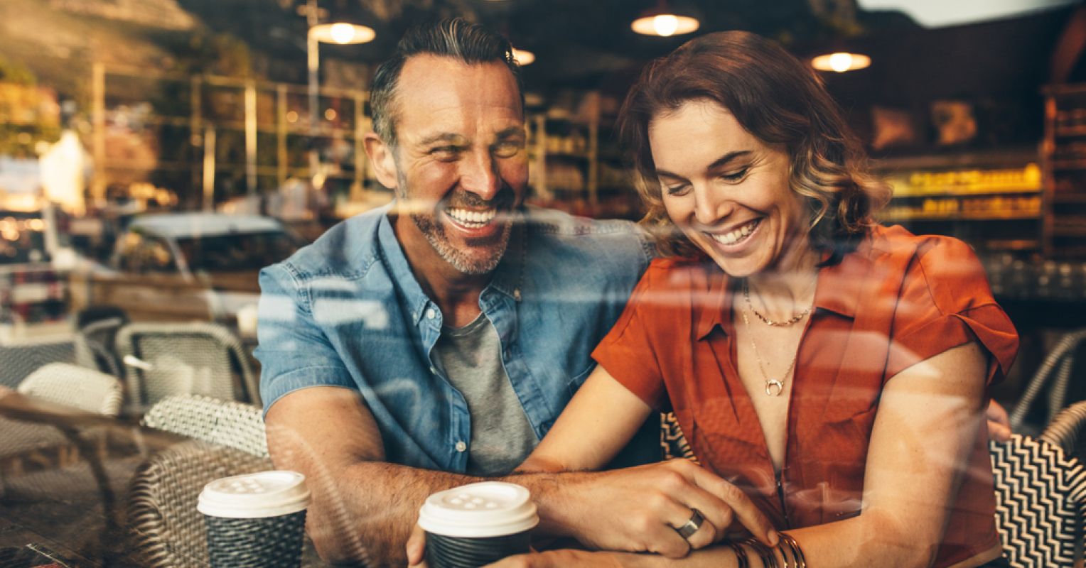 How the Minds of Long-Term Couples Connect | Psychology Today