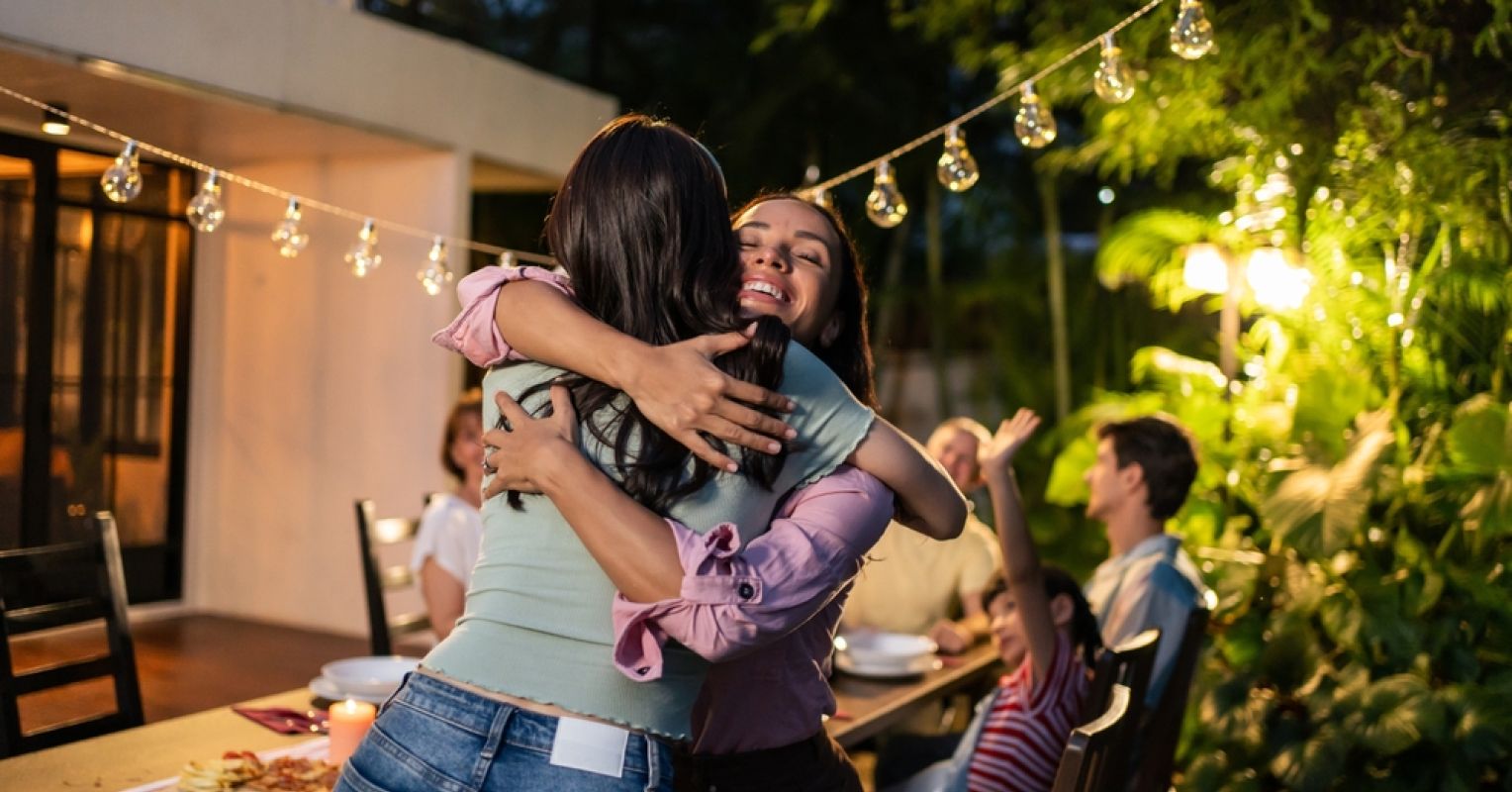 3 Important Findings About Hugs and Happiness | Psychology Today