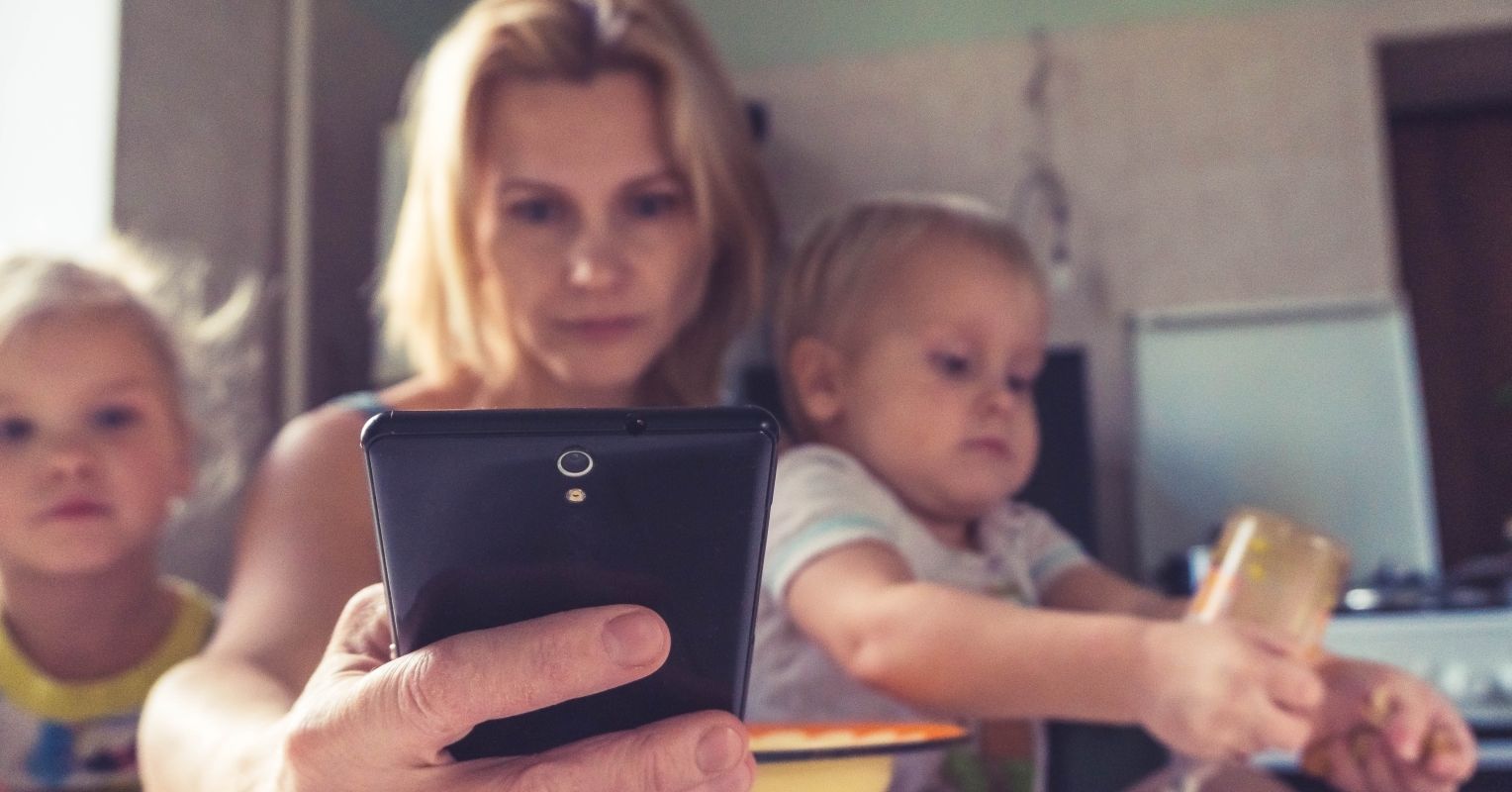 3 Reasons to Address Your Parental Phone Obsession | Psychology Today