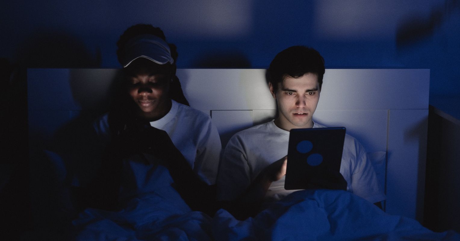 Blue Light May Not Be Keeping You Awake After All | Psychology Today ...