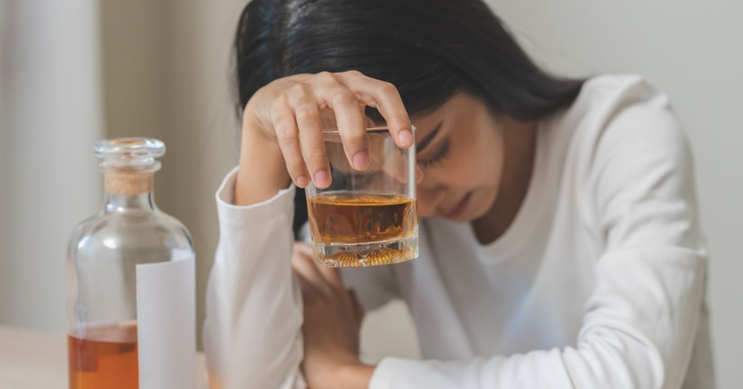 How Alcohol Gets a Grip on People | Psychology Today
