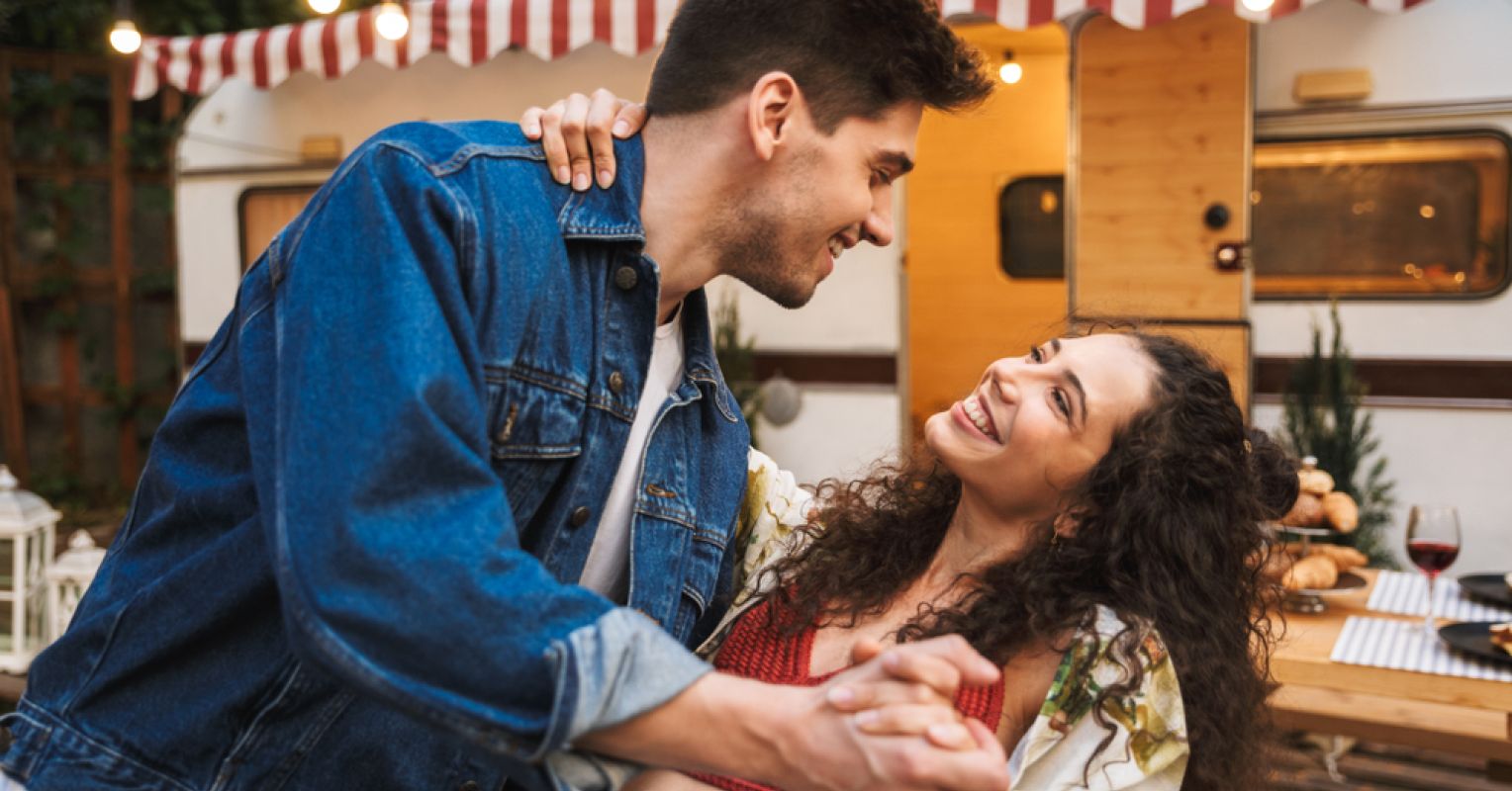 How Poachers Steal Others' Partners, and Who They Target | Psychology Today