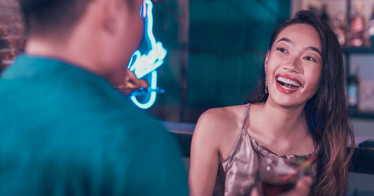 Friendly or Flirty?: How We Can Tell | Psychology Today