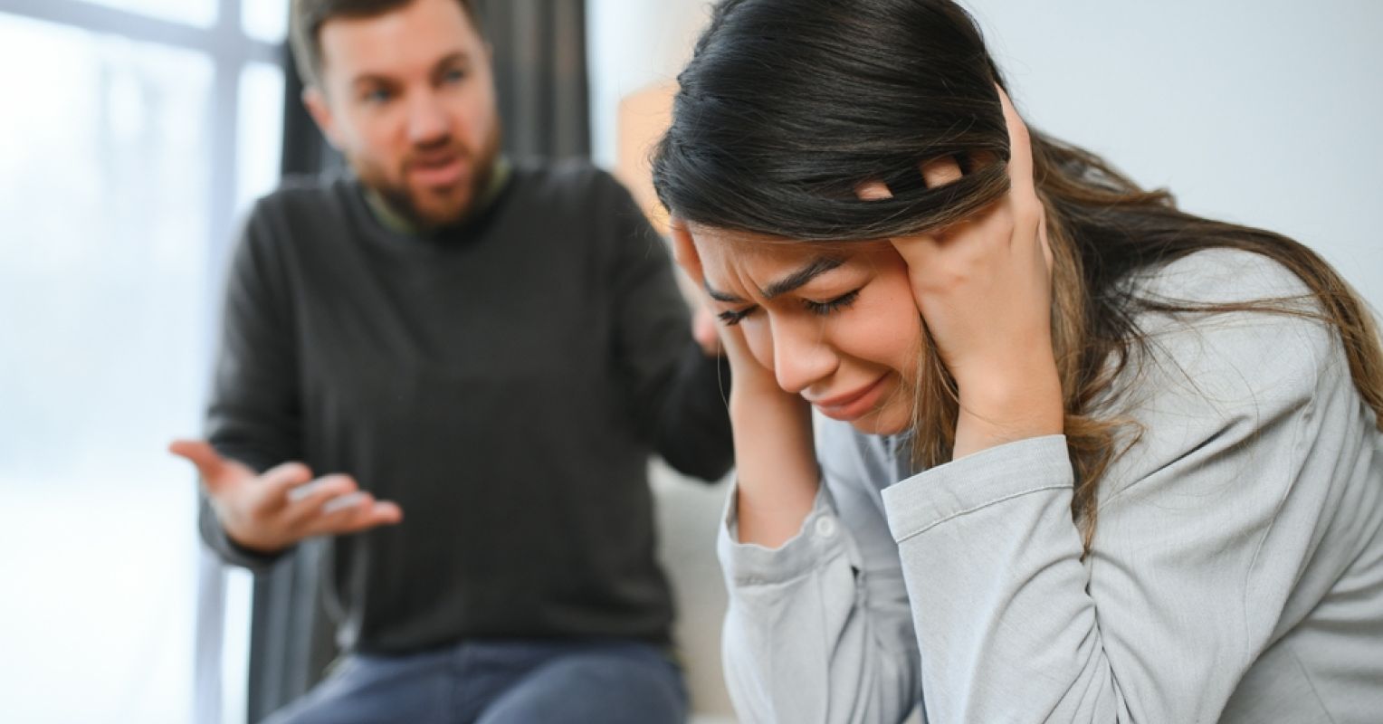 7 Warning Signs of Abuse in a Relationship | Psychology Today