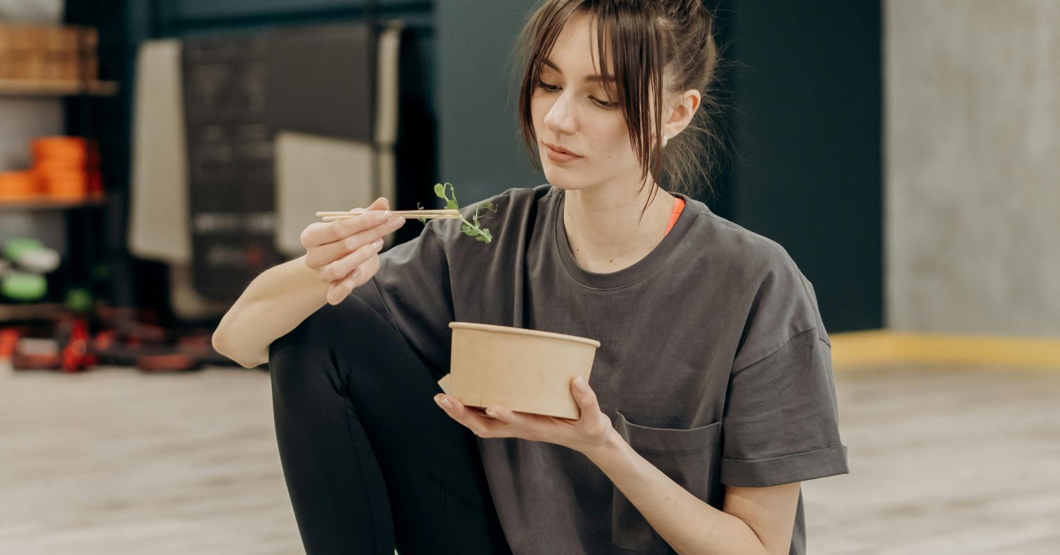 Common Disordered Eating Behaviors That Society Normalizes | Psychology ...