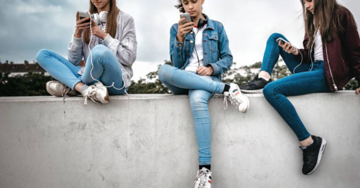 Understanding Problematic Social Media Use in Adolescents | Psychology ...