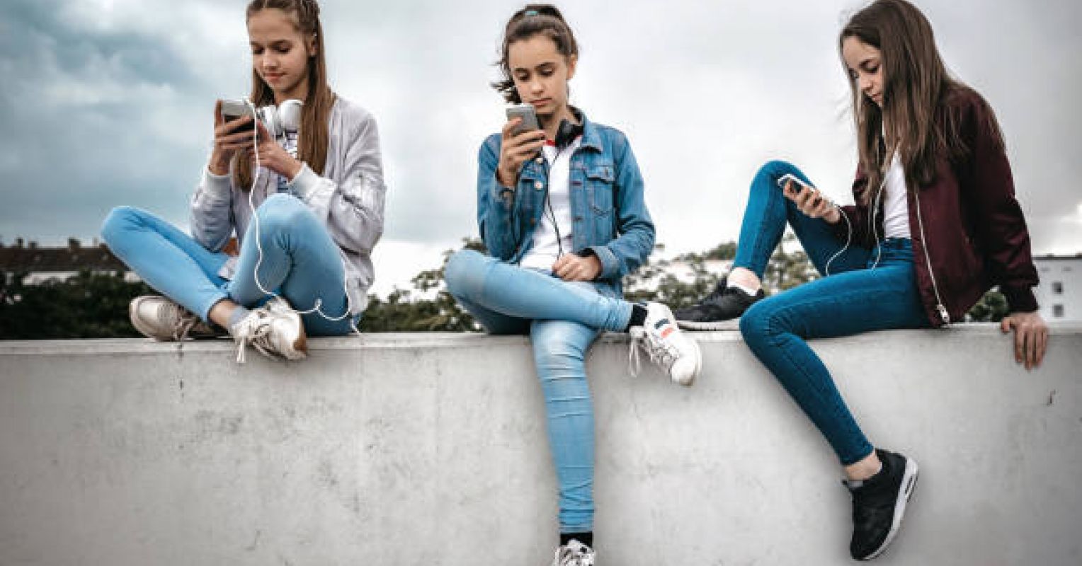 Understanding Problematic Social Media Use in Adolescents | Psychology ...