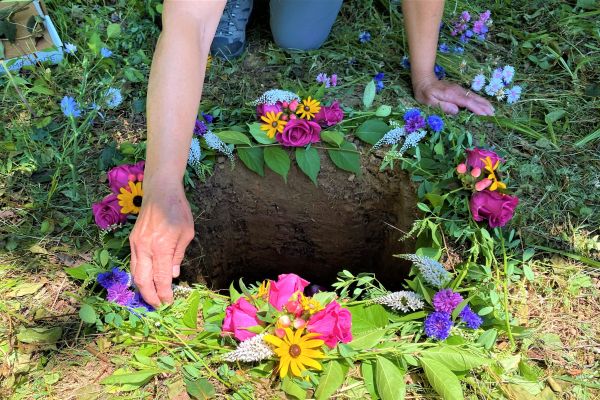 The Pioneering Work of Death Doulas | Psychology Today