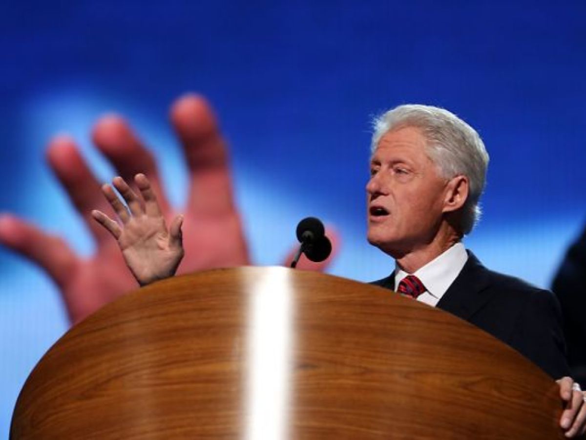hand gestures while giving speech