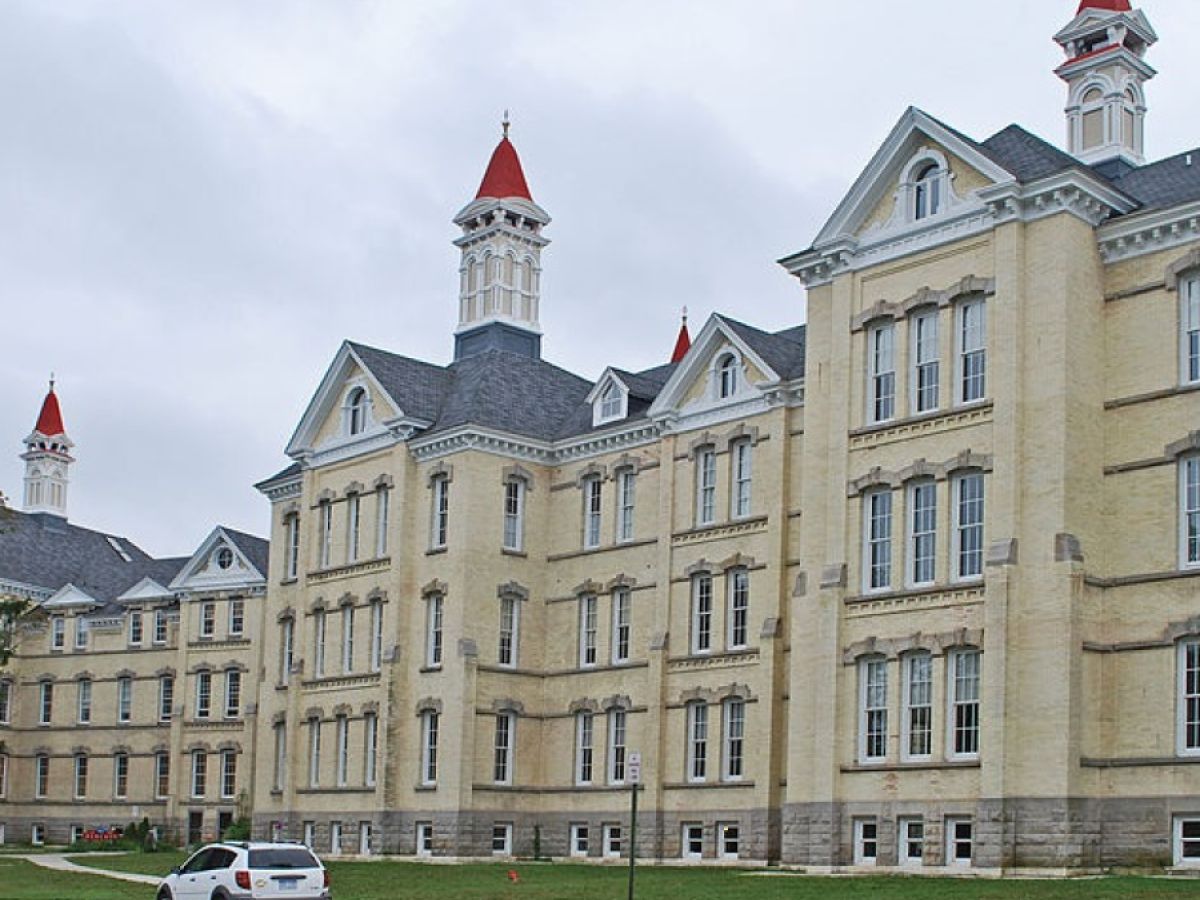 insane asylum closures