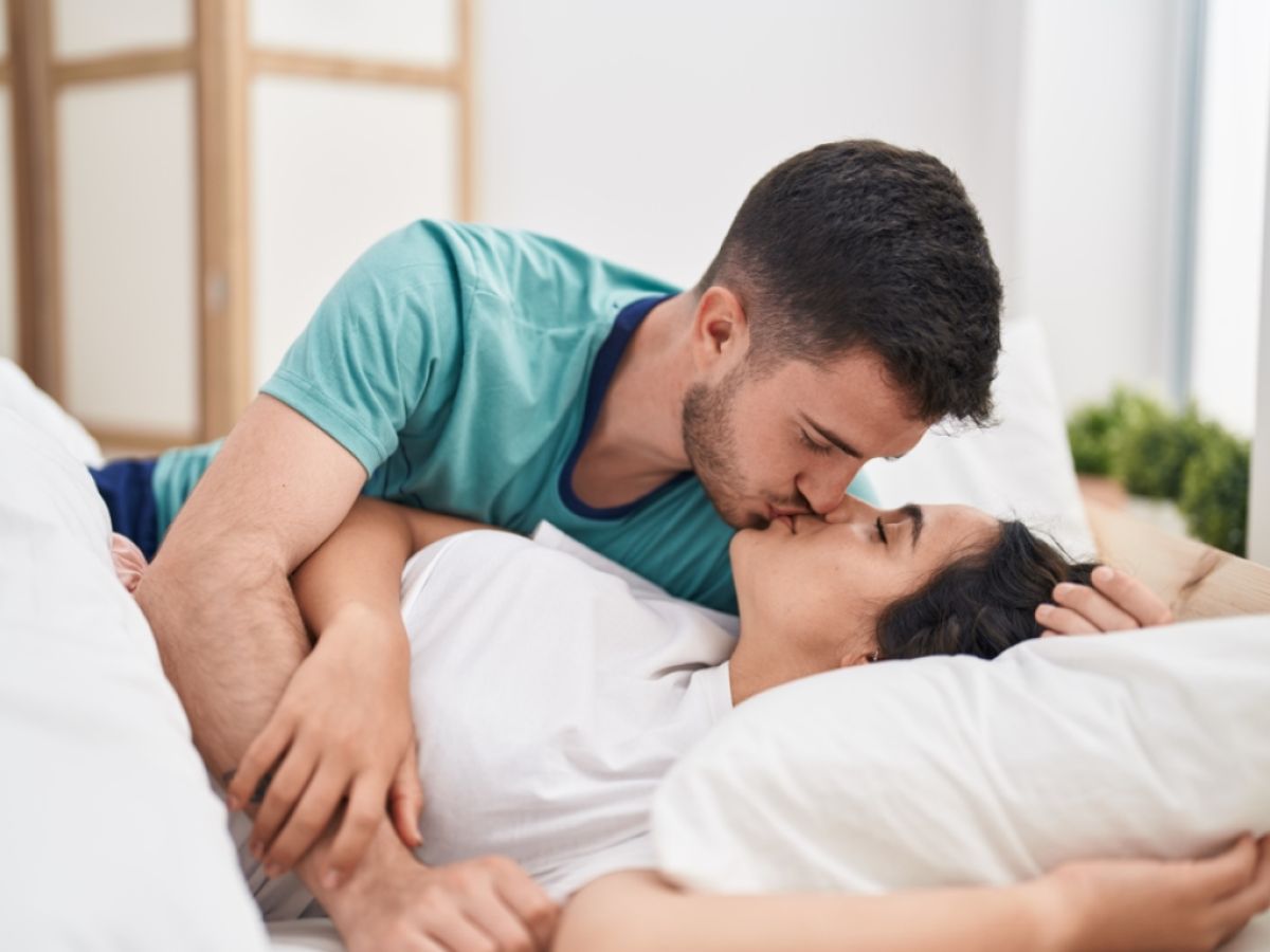 does cuddling include kissing